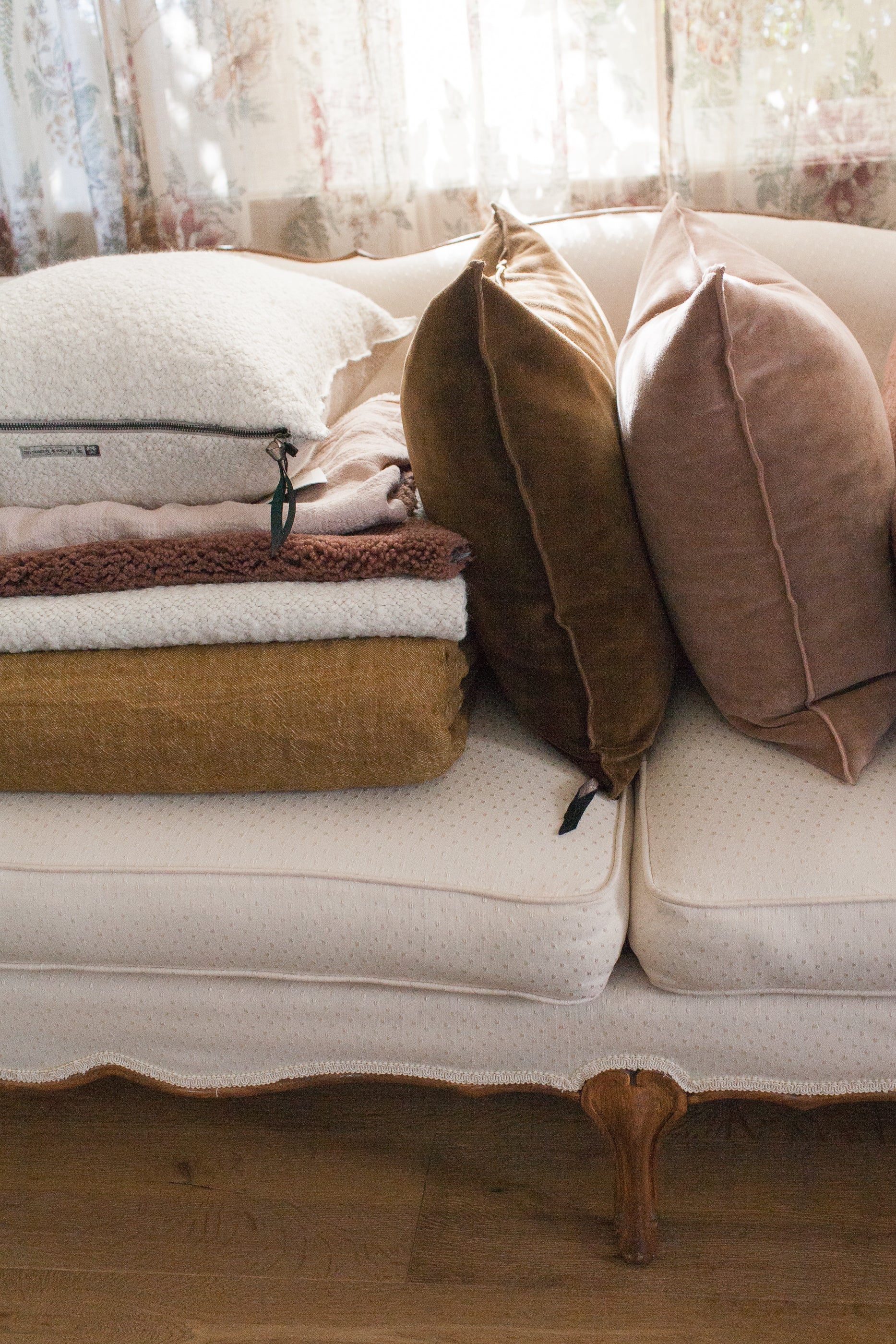 Velvet Pillow in Havane – Frances Loom